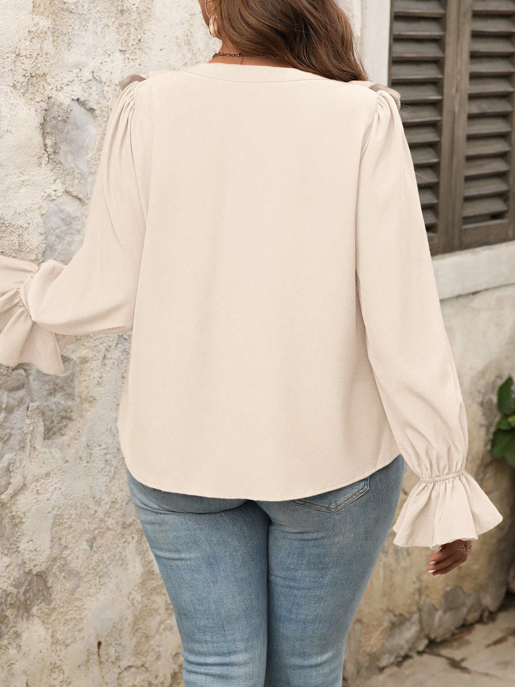 Blusa Feminina com Babado na Barra e Manga Flare - Lorena. Plus Size